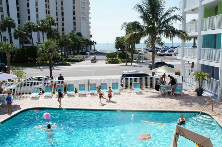 Pelican Pointe Hotel And Resort