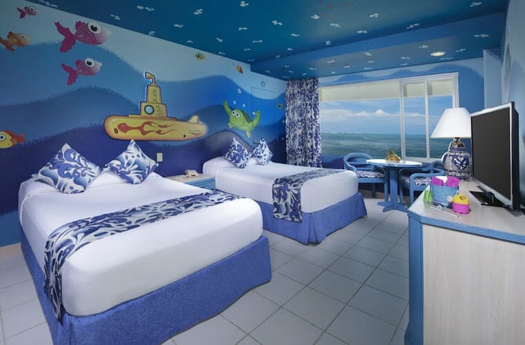 Grand Oasis Palm Theme Room