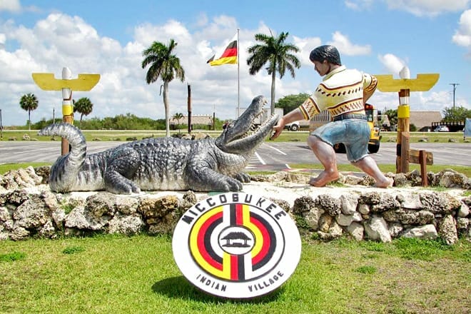 Miccosukee Indian Village &mdash; Everglades