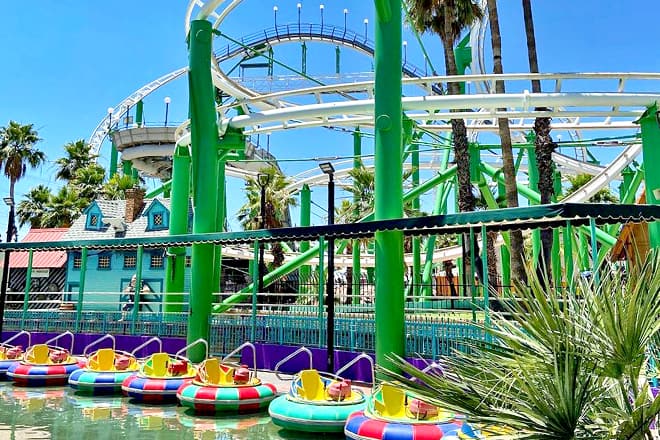 Castles N&rsquo; Coaster