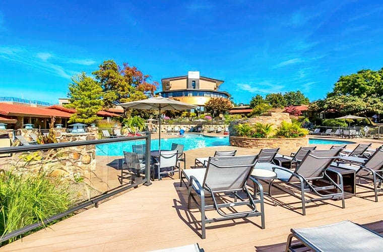 Lodge Of Four Seasons Golf Resort