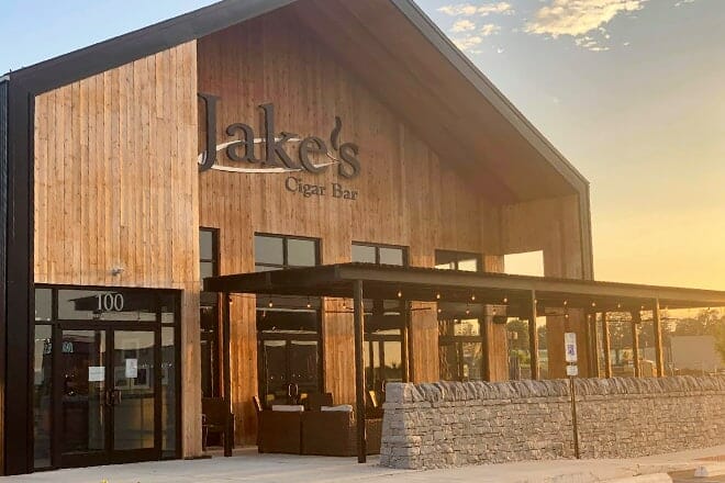 Jake&rsquo;s Cigar Bar Lounge