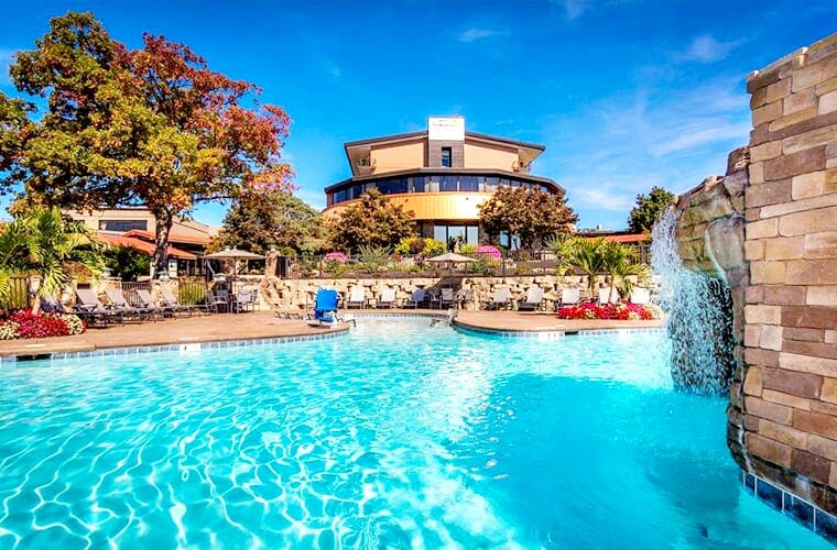 Lodge Of Four Seasons Golf Resort Marina Spa