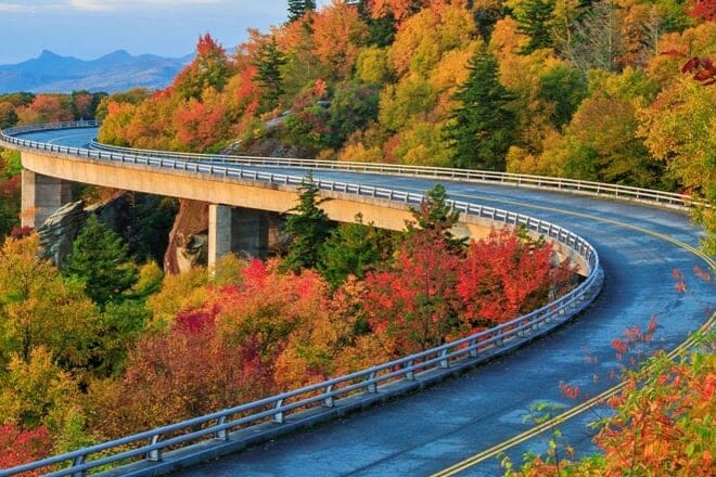 Blue Ridge Parkway and Waterfall Tour — Asheville