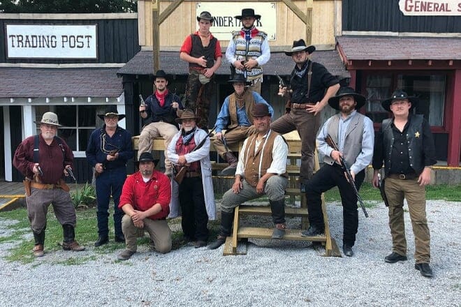 Froggetts Guntown Mountain &mdash; Cave City