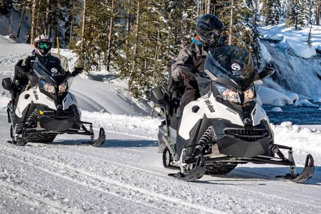 From Jackson: Yellowstone Snowmobile Tour to Old Faithful