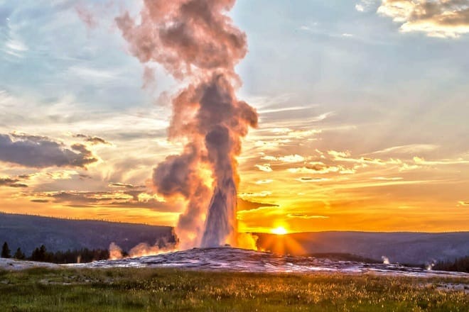 Jackson: Yellowstone Old Faithful, Lower Loop & Wildlife