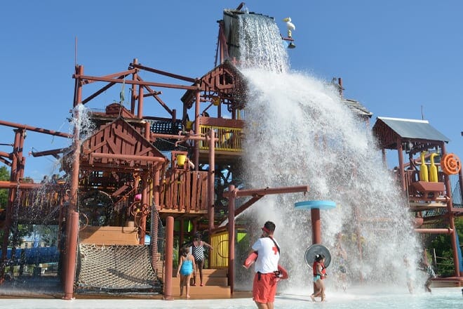 Kentucky Kingdom & Hurricane Bay &mdash; Louisville