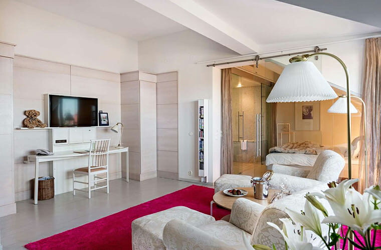 Senate Luxury Suites