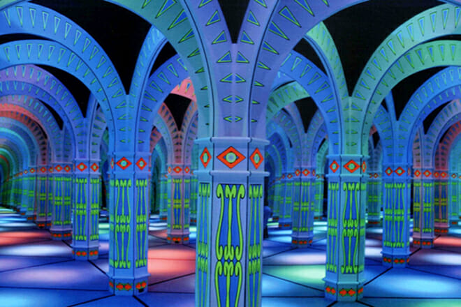 Amazing Mirror Maze Circus Golf &mdash; Downtown Gatlinburg