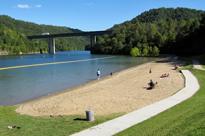 Carr Creek State Park Beach &mdash; Sassafras