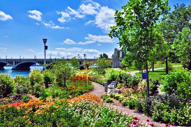 Detroit International Riverwalk &mdash; Downtown Detroit