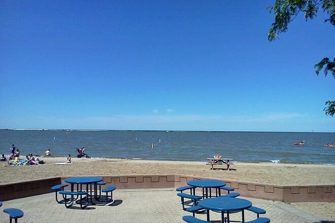 Fairport Harbor Lakefront Park Beach &mdash; Fairport Harbor