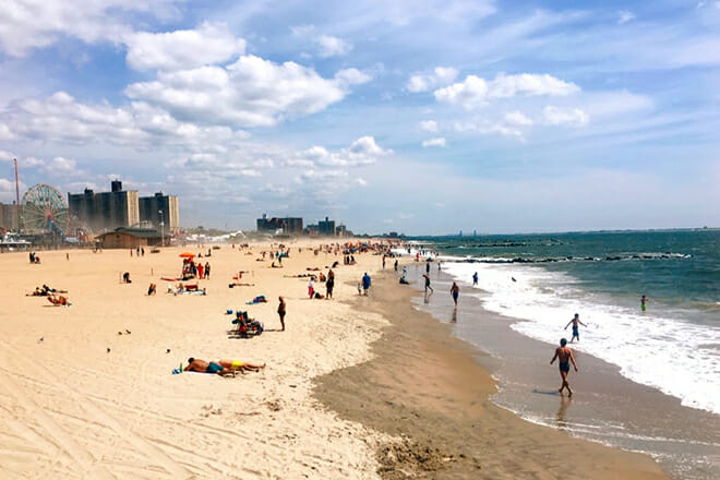 Jacob Riis Beach &mdash; Queens