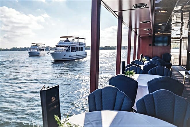 Paradise Charter Cruises &mdash; Lake Minnetonka