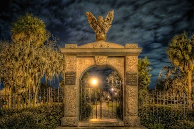 The Grave Tales Ghost Tour Johnson Square