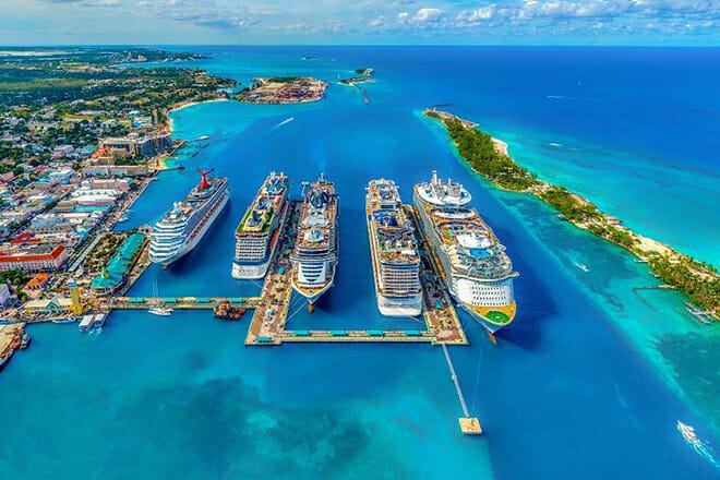 Prince George Wharf &mdash; Nassau
