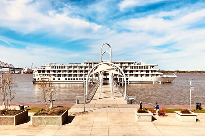 Riverfront Plaza & City Dock