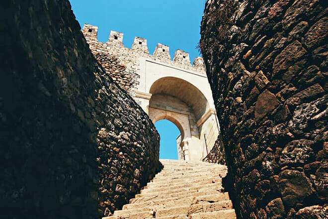 The Queen&rsquo;s Stairs &mdash; Elizabeth Avenue