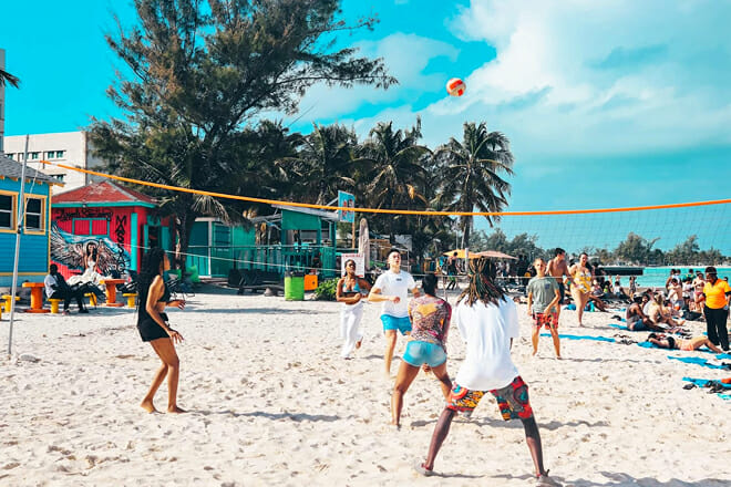 Tiki Bikini Hut &ndash; Nassau Harbour