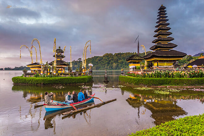 Ulun Danu Temple &mdash; Tabanan
