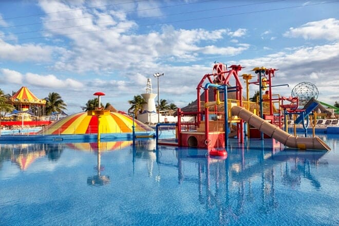 Ventura Wet-N-Wild Park — Cancun