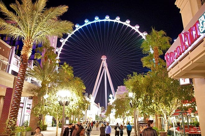 The LINQ Promenade