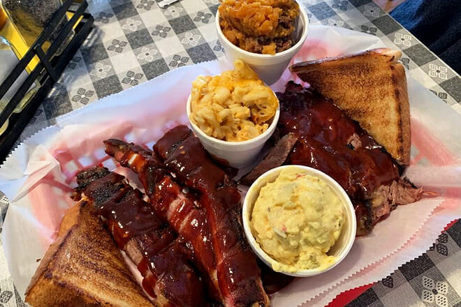 Dem 2 Brothers & A Grill