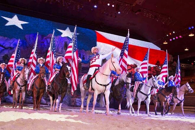 Dolly Parton's Stampede