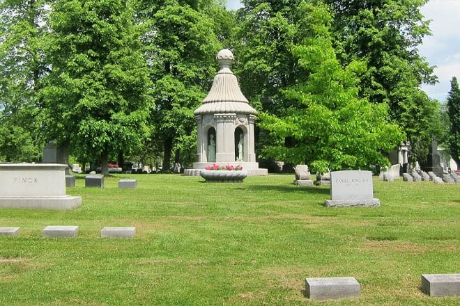 Forest Lawn Cemetery