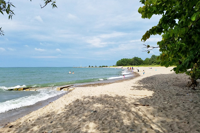 Geneva State Park Beach &mdash; Geneva