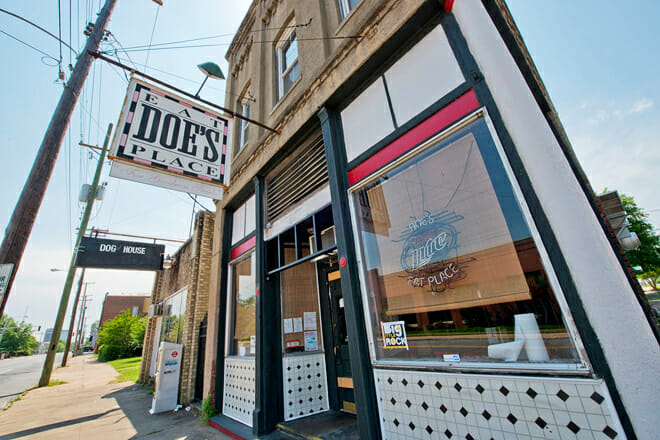 Doe&rsquo;s Eat Place &mdash; Little Rock