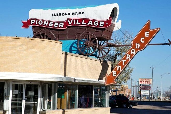 Harold Warp Pioneer Village &mdash; Minden