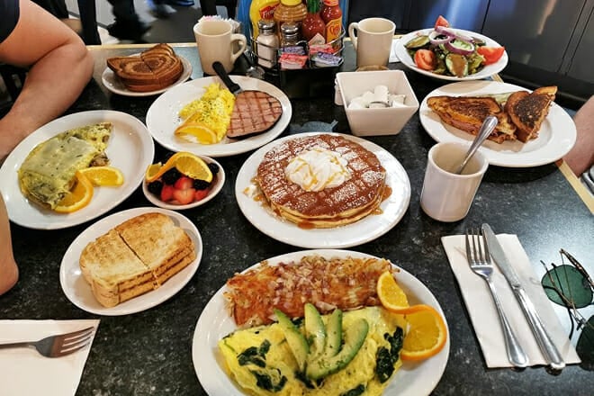 Mr. Mamas Breakfast and Lunch