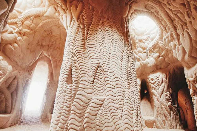 Ra Paulette&rsquo;s Hand Carved Art Caves &mdash; La Madera