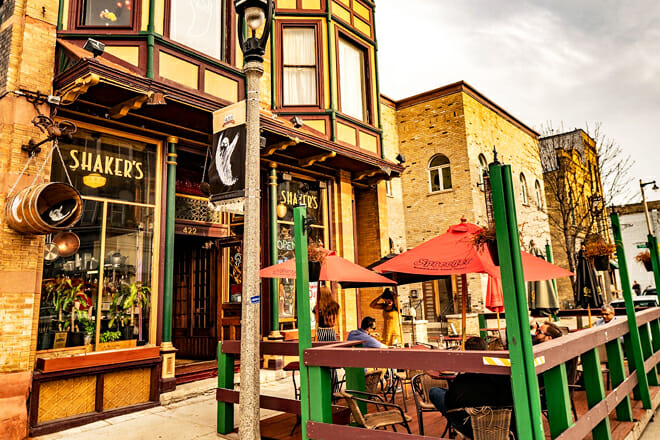 Shaker&rsquo;s Cigar Bar &mdash; Milwaukee