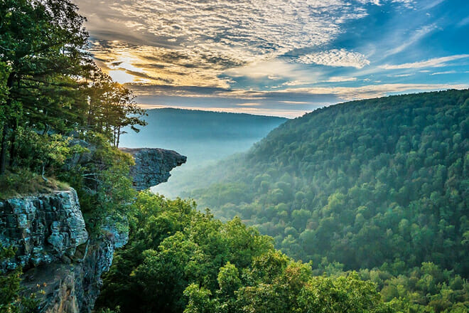 Whitaker Point Trailhead &mdash; Hawksbill Crag