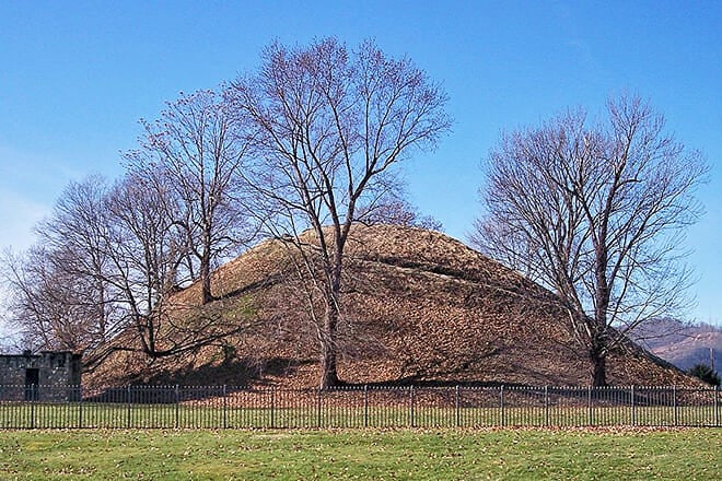 Adena Burial Mounds &mdash; Moundsville