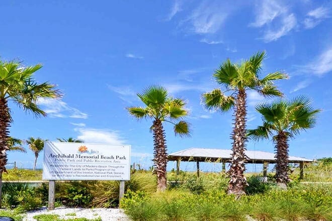 Archibald Memorial Beach Park &mdash; St. Petersburg