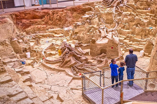 mammoth site &mdash; hot springs