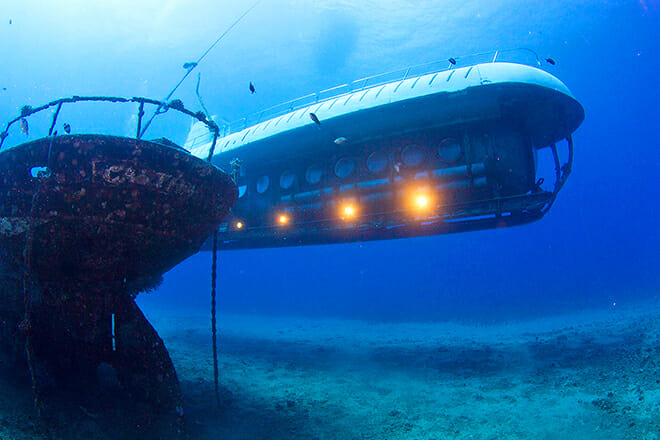 Spot a Sunken Ship from a Submarine &mdash; Lahaina