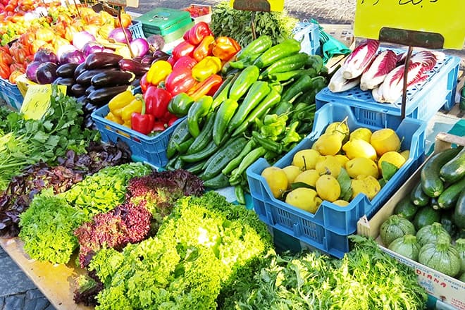 the farmers market at old monterey marketplace