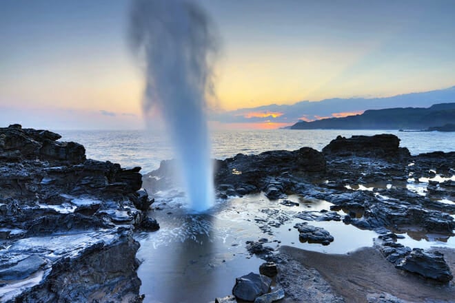 Watch the Nakalele Blowhole &mdash; Wailuku