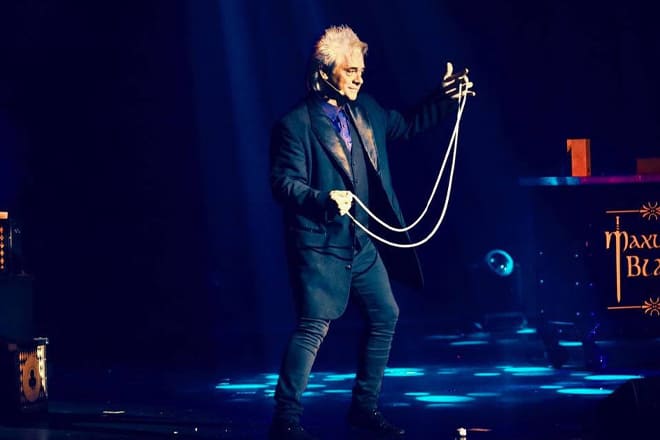 maxwell blade theatre of magic