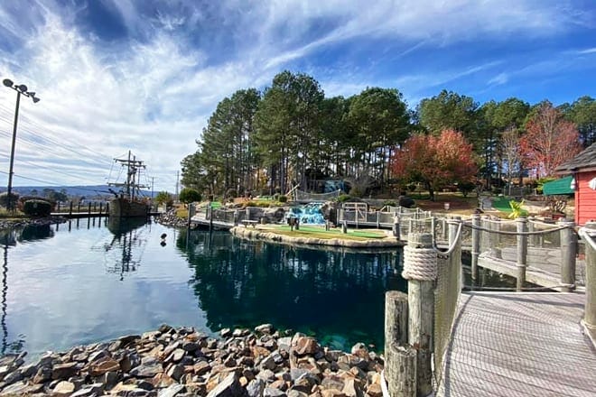 pirate&rsquo;s cove adventure golf