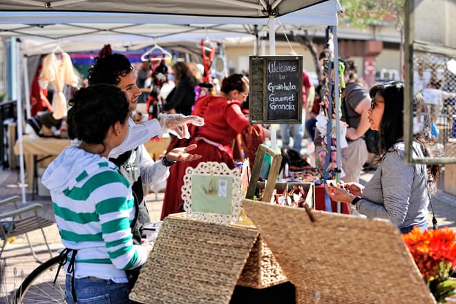 downtown art and farmers market