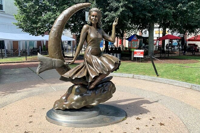 elizabeth montgomery statue