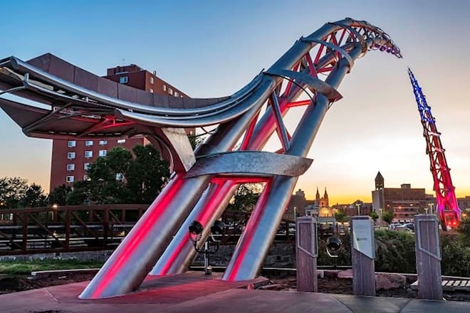 sculpturewalk & arc of dreams monument