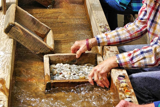 smoky mountain gold and ruby mine