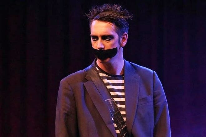 tape face &mdash; harrah's las vegas hotel & casino